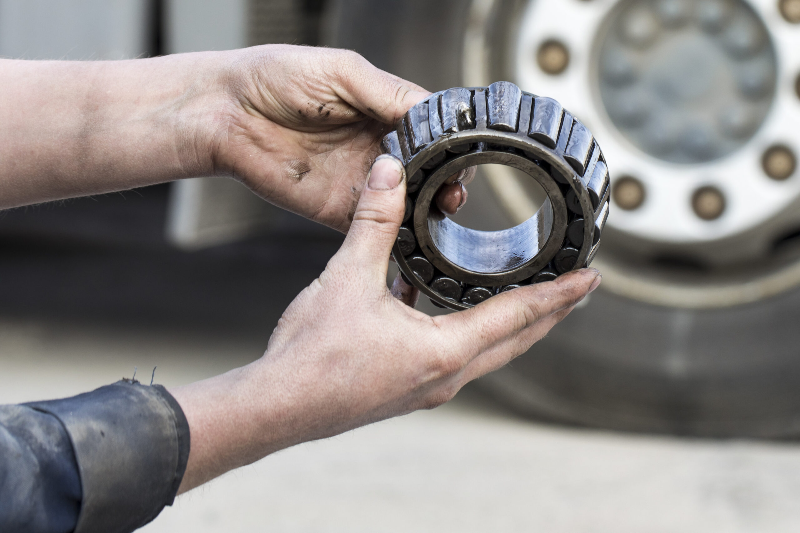 8 Symptoms of a Bad Wheel Bearing | Identifix